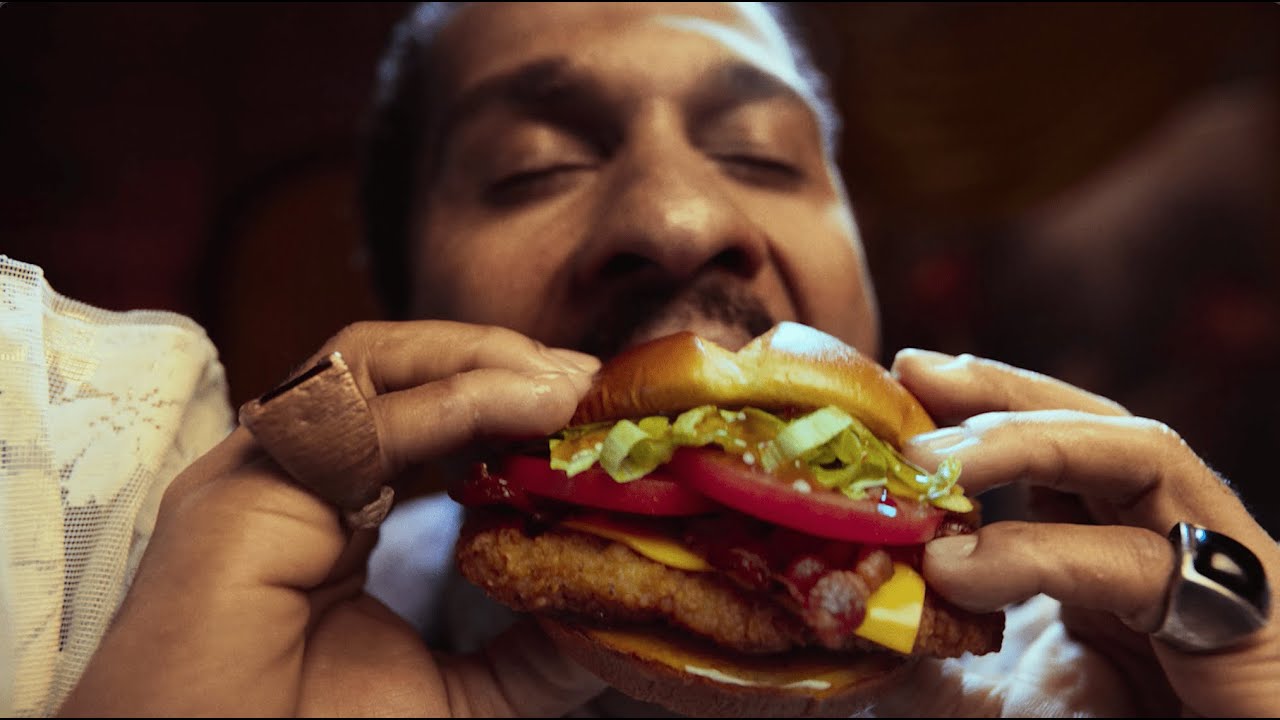 McCrispy Chicken Elite | O sabor que desafia a lógica - YouTube