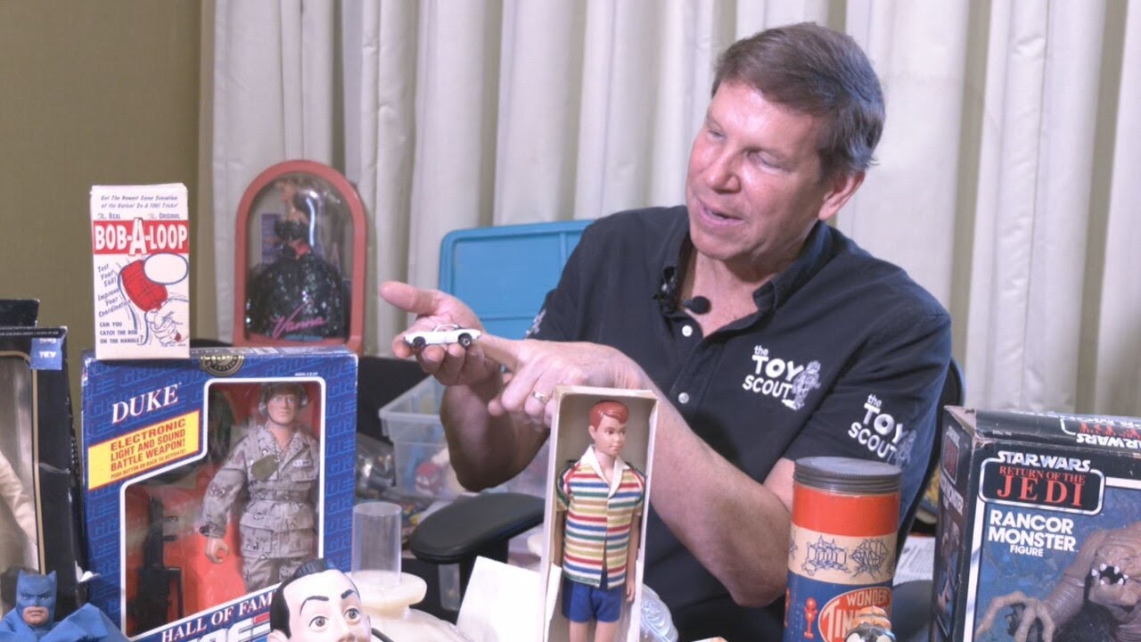 Toy expert looking to buy vintage toys at Las Vegas buying show - YouTube