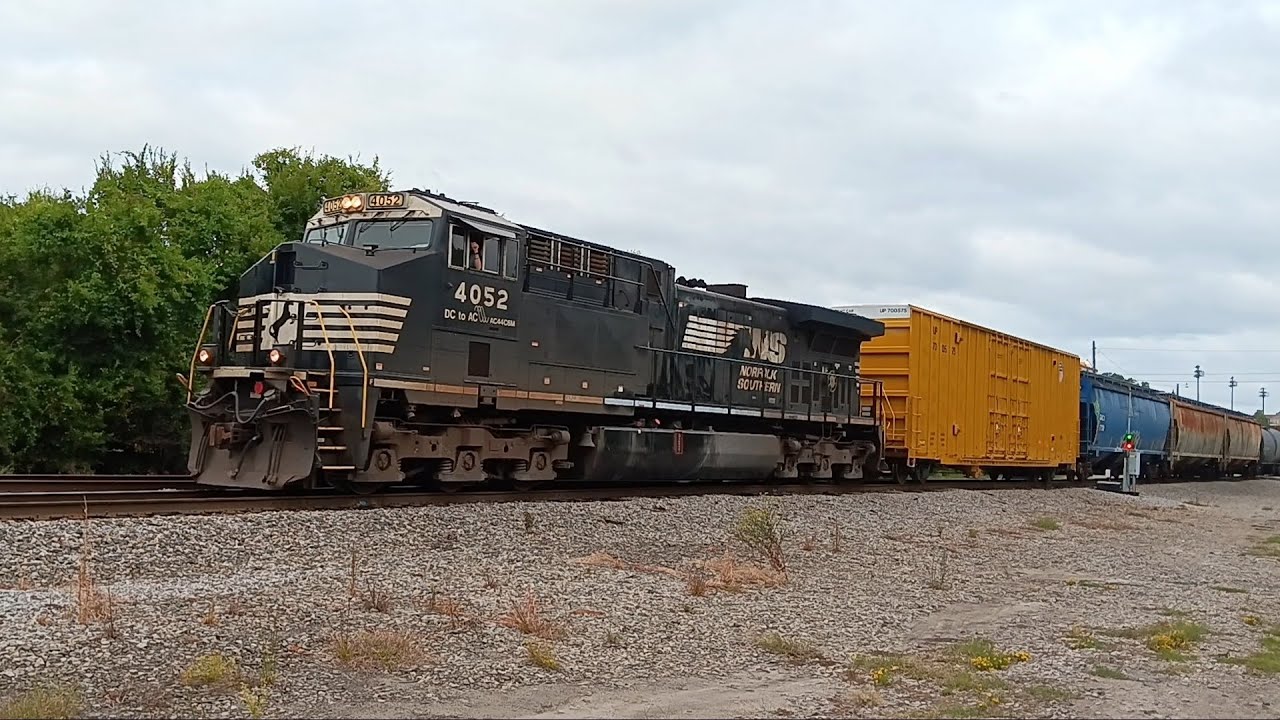 NS 4052 leads NS 191 as it leaves Columbia SC for Augusta GA on the NS R line - YouTube