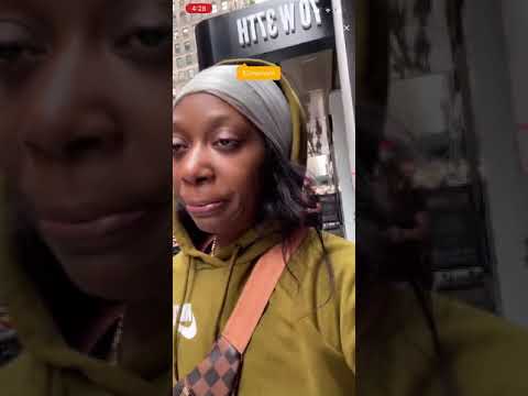 #bigolive streets #21badb out town  #ebbimay is getting gorgeous curling her  hair 💁🏾‍♀️