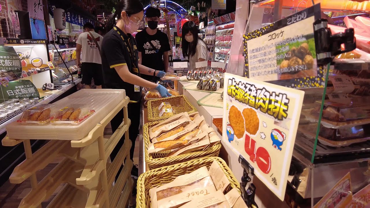 Don Don Donki Japanese store walk in Taipei's Ximending area - YouTube