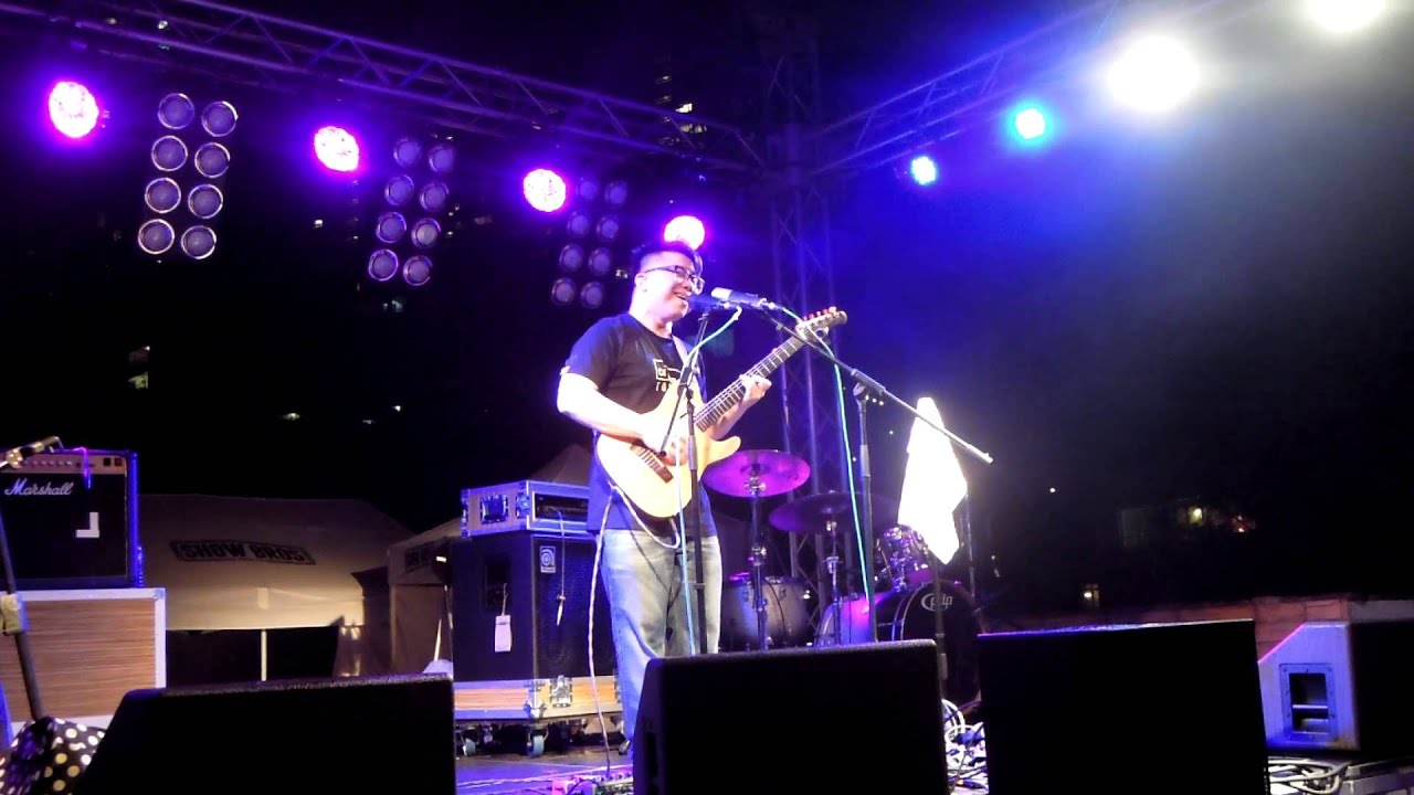 Hanjin Tan 陳奐仁 站起來 @HITCHHIKE Full Moon Festival 2015.9.26 - YouTube