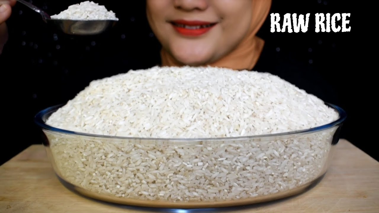 ASMR RAW RICE EATING || RAW RICE || MAKAN BERAS MENTAH - YouTube