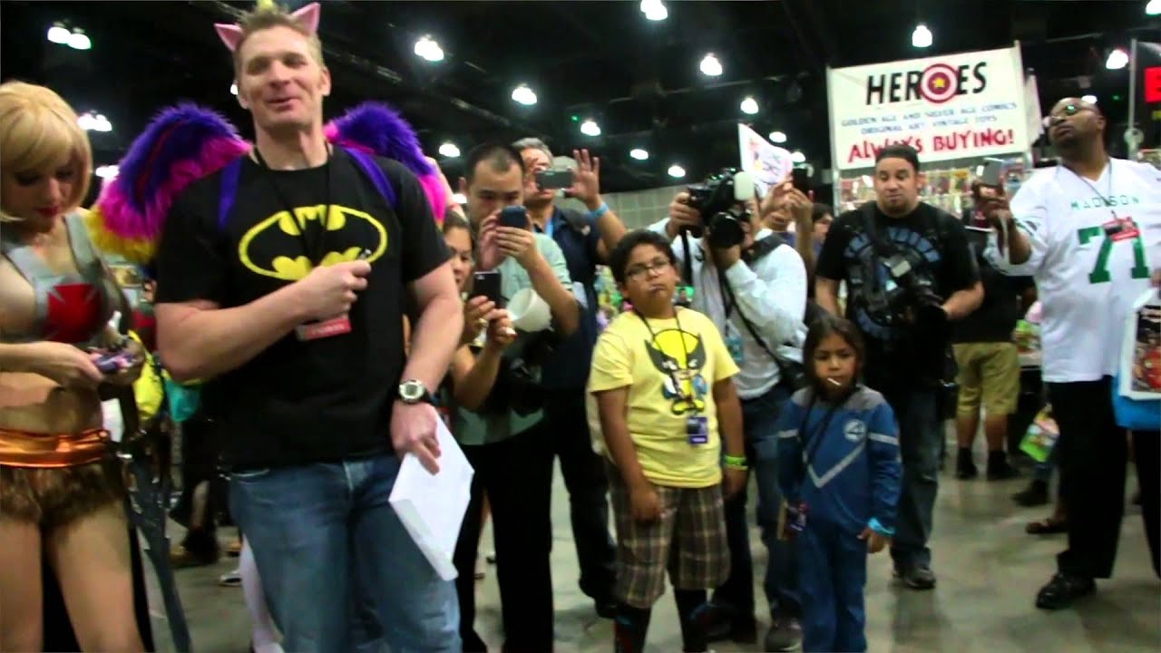 COSPLADIES: Traci Hines (Disney Cosplay) - YouTube