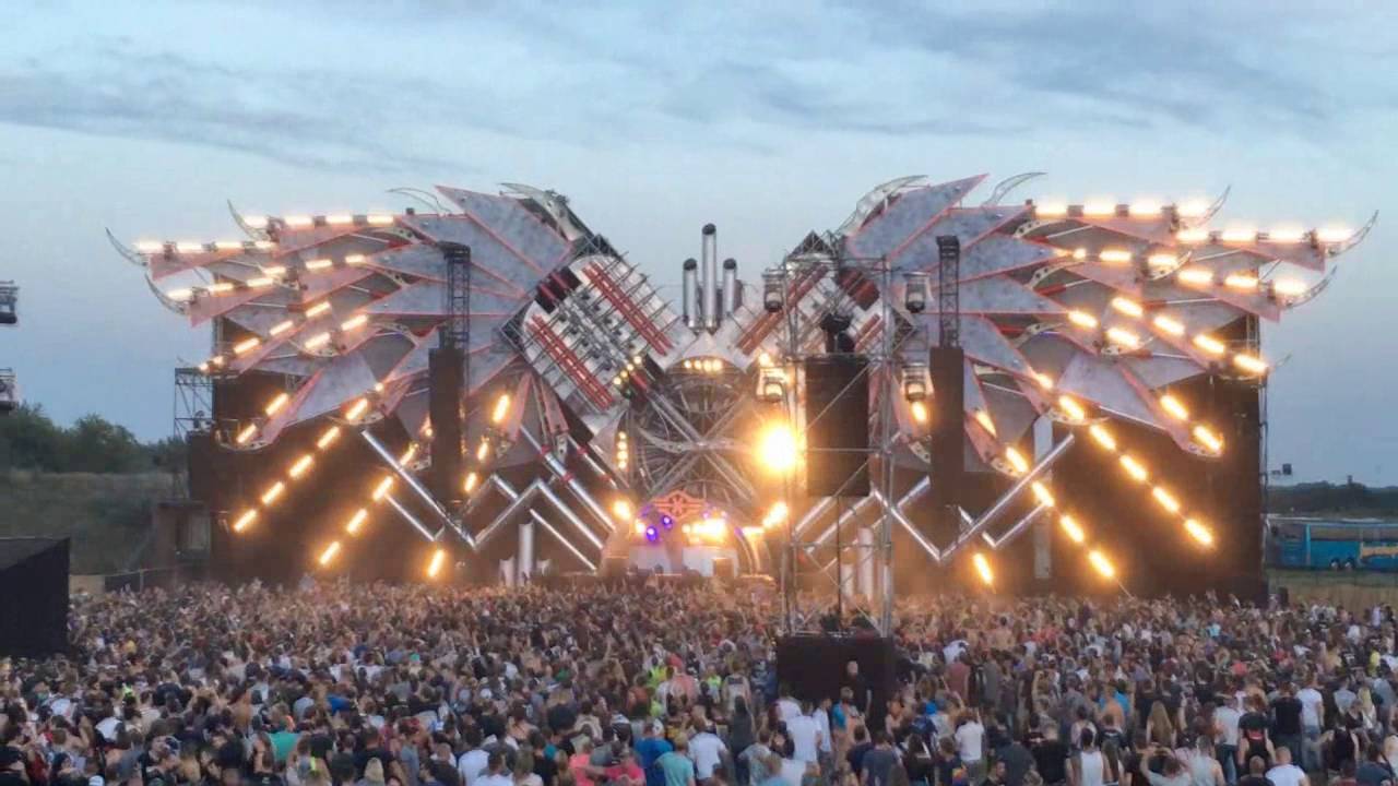 Wildstylez @ Q-base 2016 - YouTube