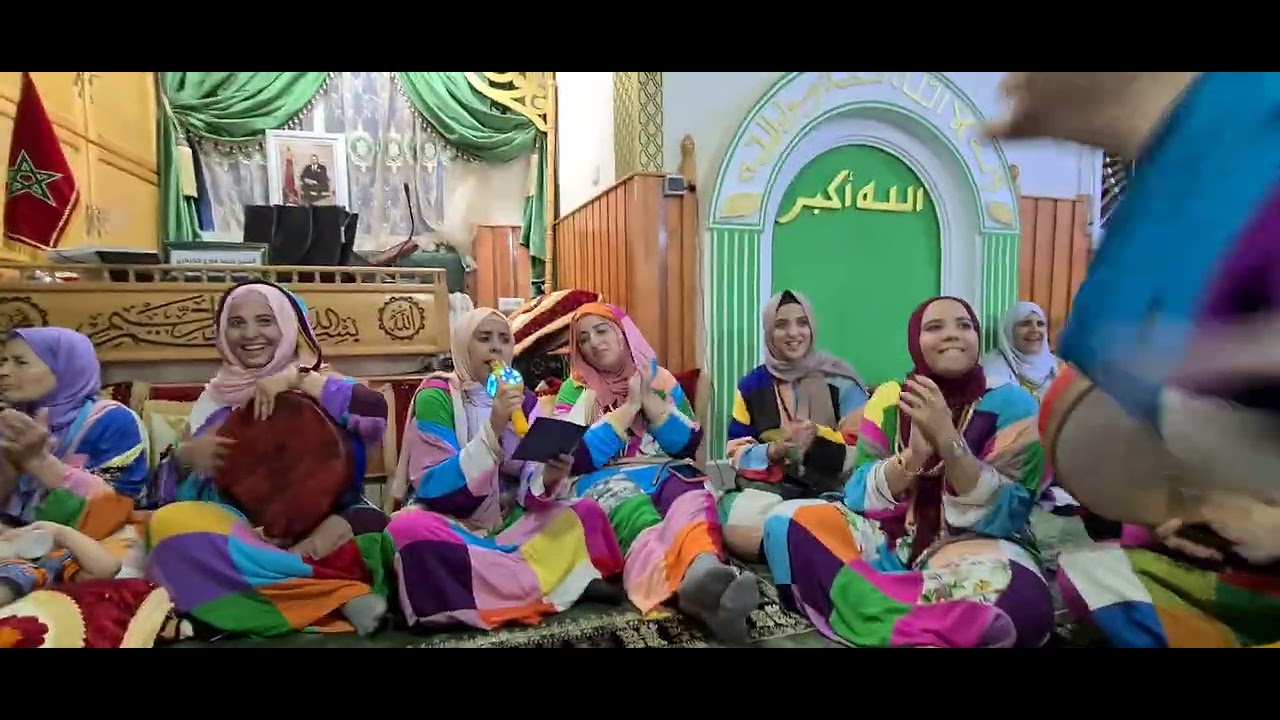 fête de mariage à la zawiya karkariya Arouit - YouTube