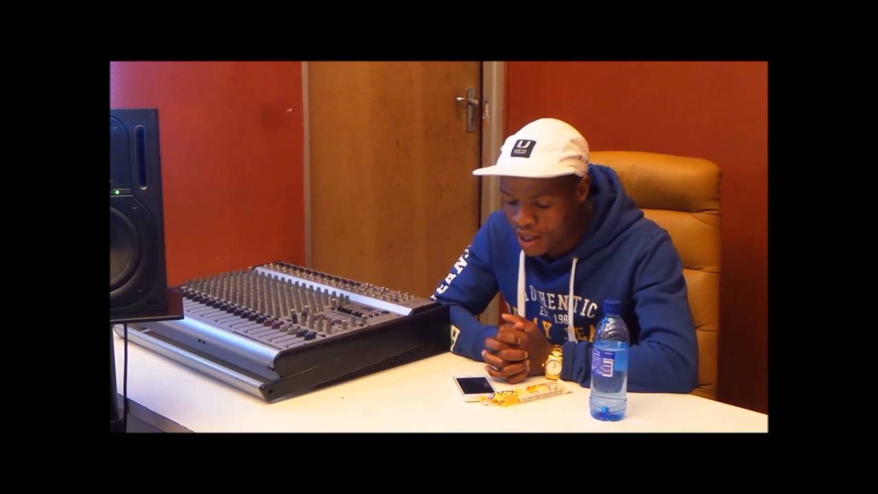 UMFANA WEKHANSENSELA SFISO MKHIZE MASSAGE TO FANS - YouTube
