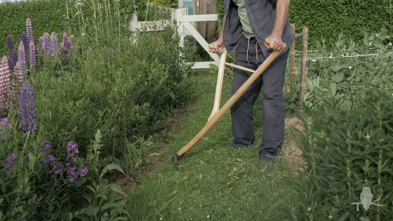 Scottish Scythe trimming - YouTube