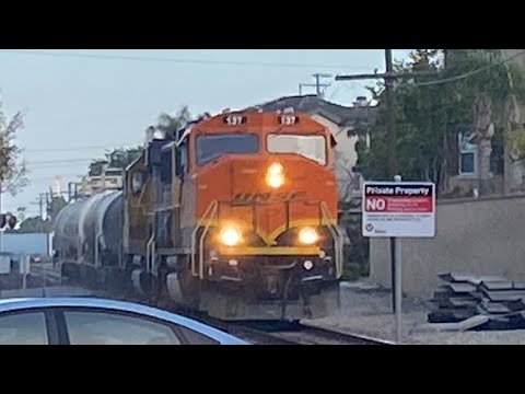 BNSF 137 leads the second local to Alcoa Yard after passing Carbillo Ave. (PREMIERE) - YouTube