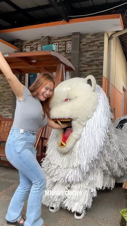 Cewek cantik lagi asik mainin burung tiba-tiba dimakan can macanan - YouTube