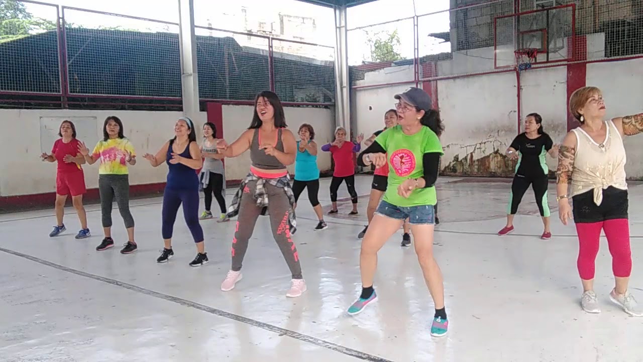 Kiss Me | Pearly Shells | Zumba Dance Move - YouTube