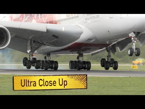 Ultra Close Up ! Airplanes Landing Gear in Slow Motion