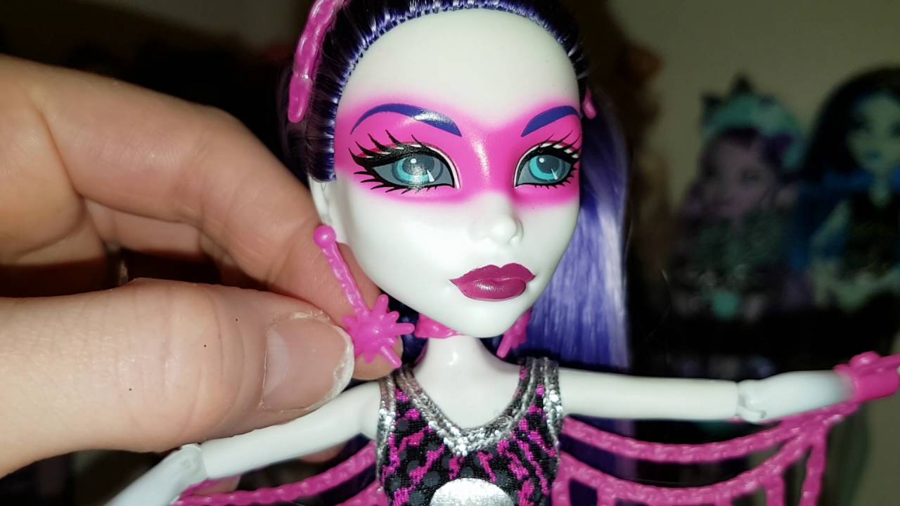 Monster high power ghouls spectra( polter ghoul) review. - YouTube