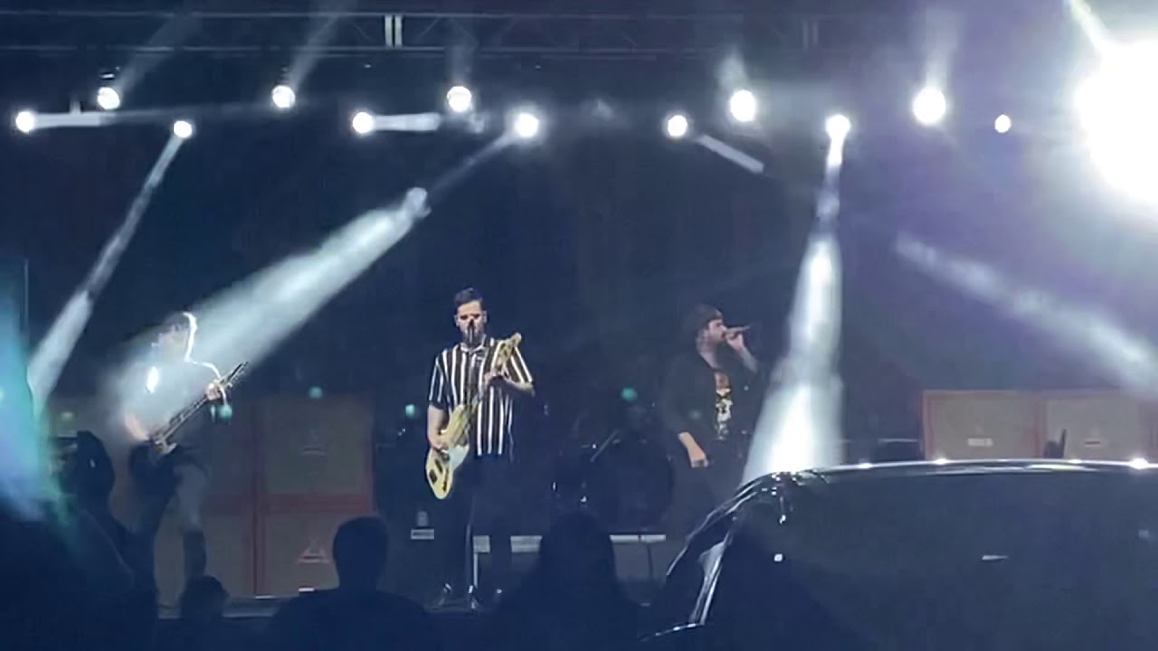 Beartooth - In Between - 10/9/2020 - YouTube