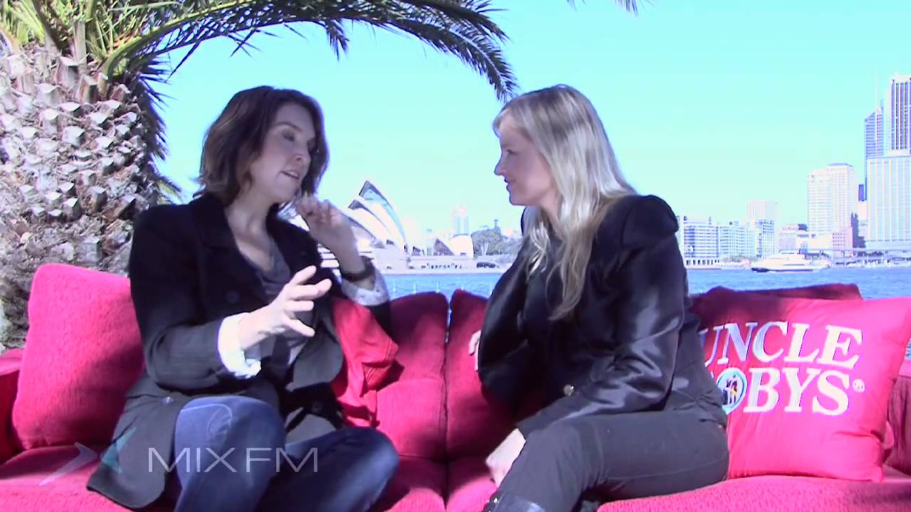 Mel Symons and Zoe Sheridan Sharing Heart to Hearts - YouTube