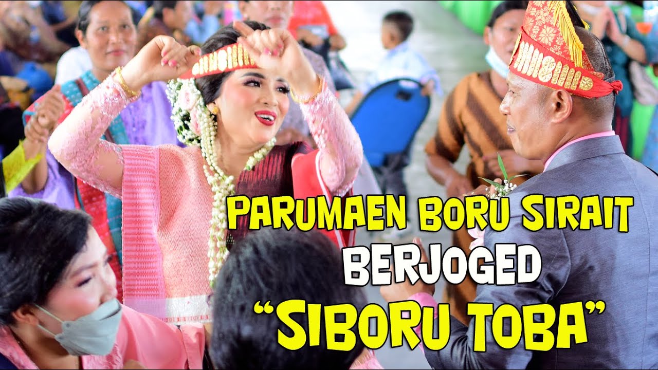 PARUMAEN BORU SITORUS BERJOGED SIBORU TOBA DI PESTA ADAT BATAK - YouTube