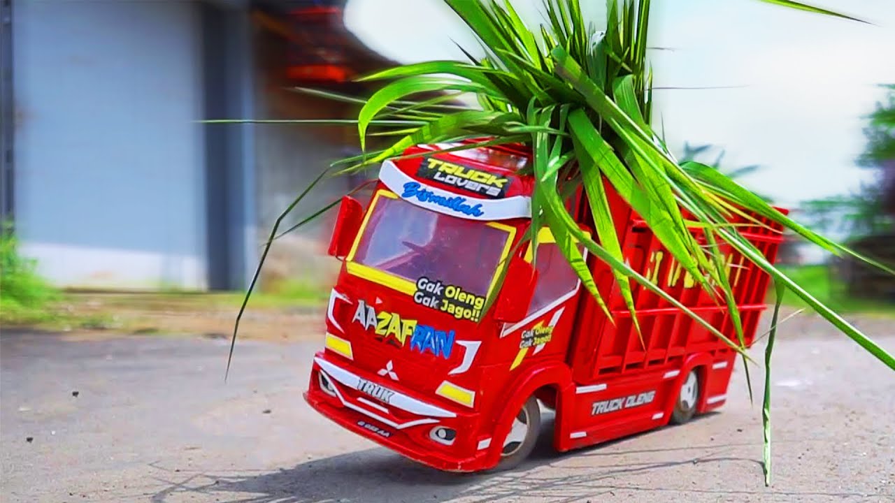 Cerita Truk Oleng Aa Zafran Muat Rumput untuk Pakan Ternak - YouTube
