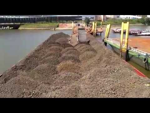 Loading manganese ore in bulk at Vila do Conde Port, Brazil - YouTube