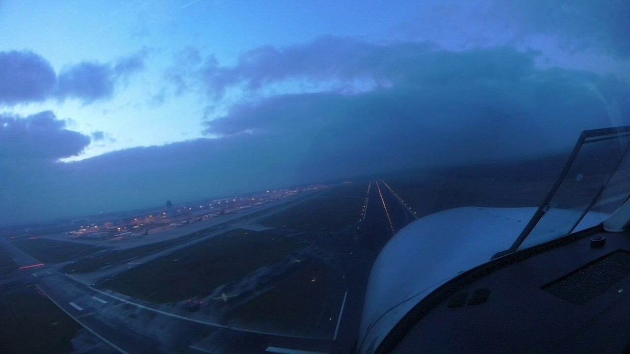 Low Approach Köln EDDK Runway 32R - YouTube