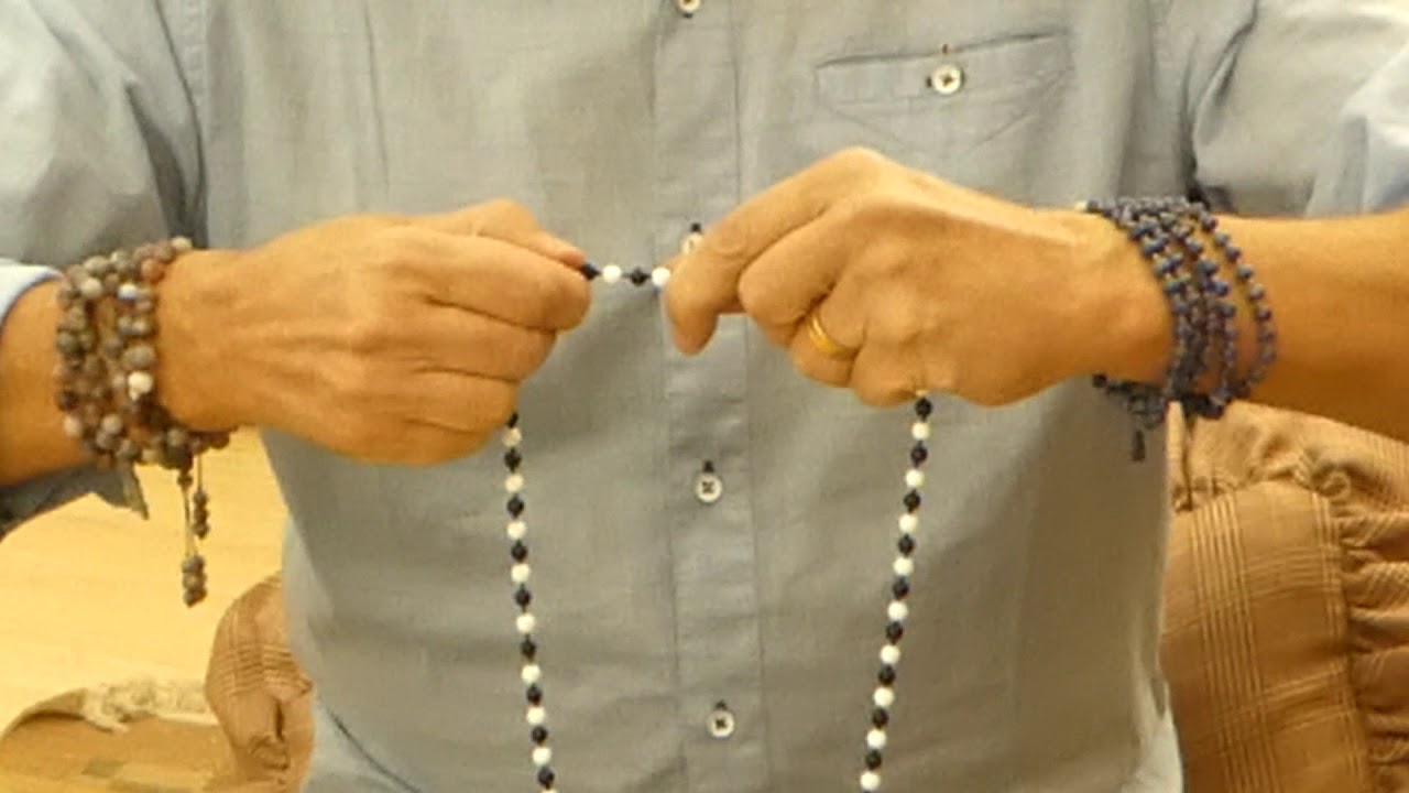 How to adjust a mala to the size of my wrist - YouTube