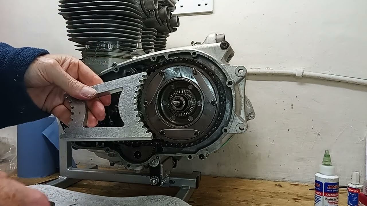 Triumph Trident T150V Engine Rebuild Part 44: Fitting the Primary Chain ...