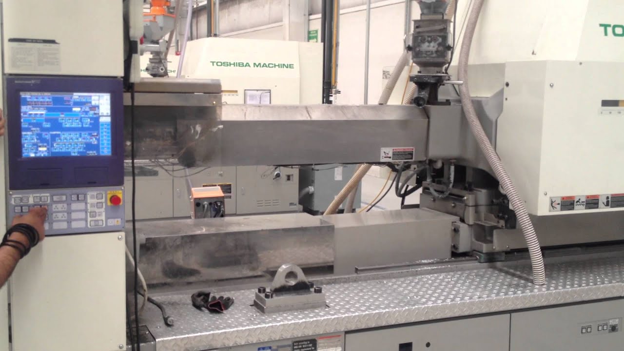 Toshiba 390 J2 Injection Unit - YouTube