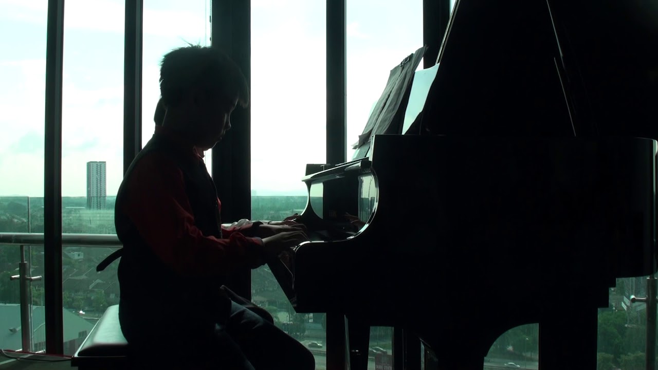 2019《音乐汇报表演会》上半场-OOI ZHEN HANG & LEE YU ZHE - 往事难忘 - YouTube