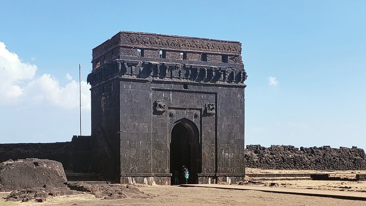 Travel vlog | रायगड, जिजामाता समाधी 🚩| Raigad trip | Zen spring resort ...