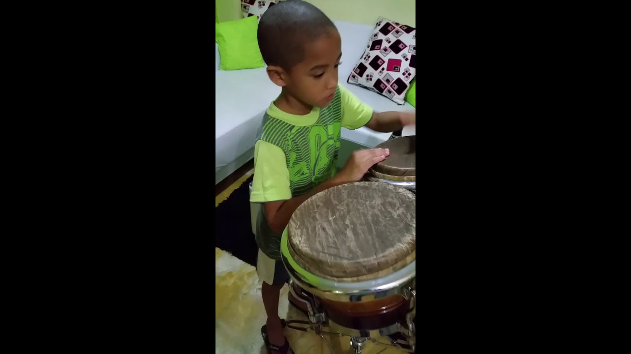 Niño tocando el Bongo- 2017 - YouTube