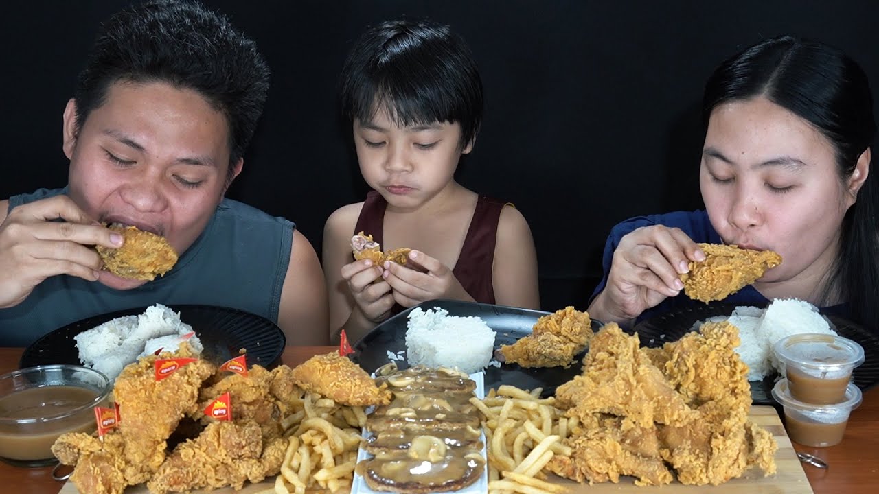 JOLLIBEE OVERLOAD MUKBANG | 2 Bucket Chicken Joy + 5 pcs Burger Stake ...