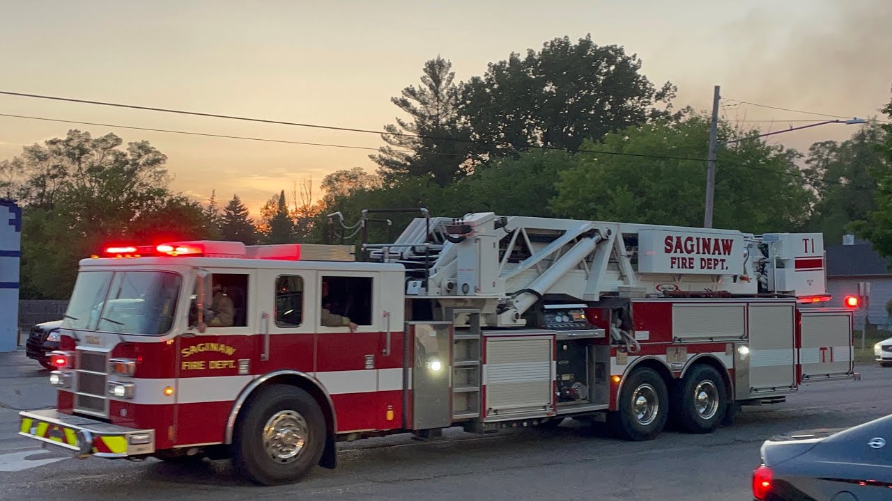 Saginaw MI FD T-1 Responding (COMMERCIAL STRUCTURE FIRE) - YouTube