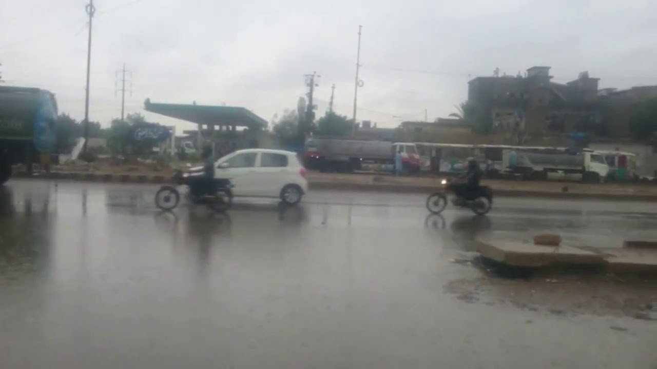 Karachi Singer Chorangi During Rain - YouTube