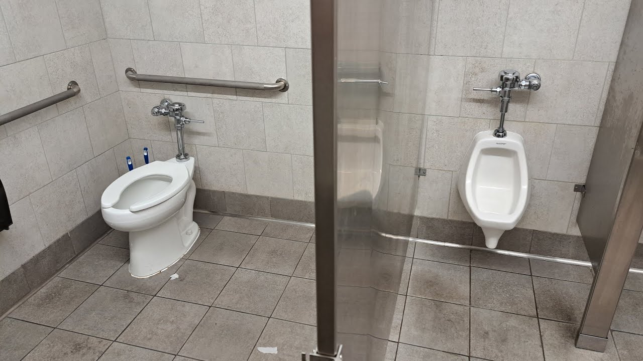 Food Lion Men's Restroom - YouTube