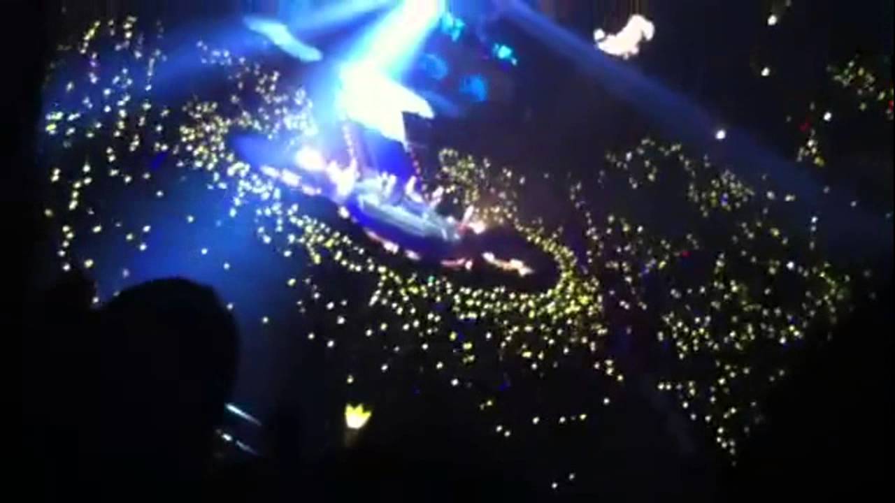 BIGBANG GALAXY ALIVE TOUR 2012 LA - YouTube