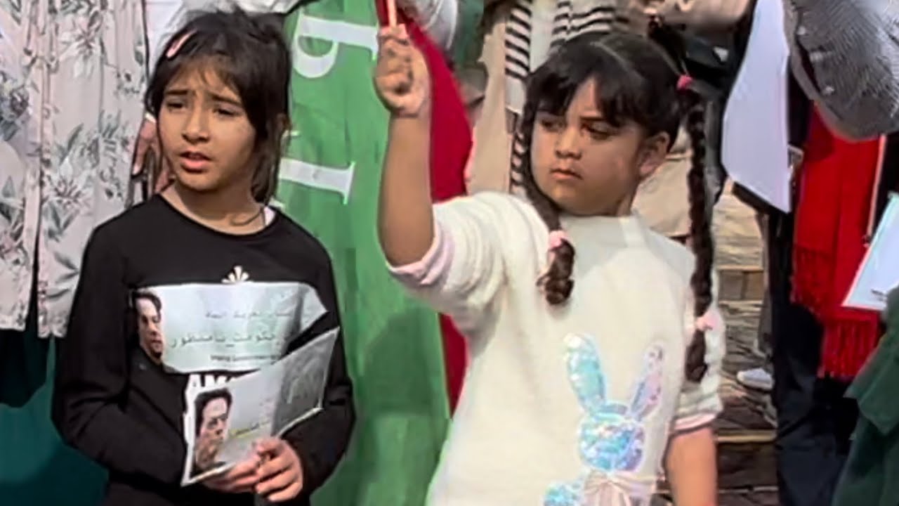 Pakistani National Anthem on Federation square of Melbourne - YouTube