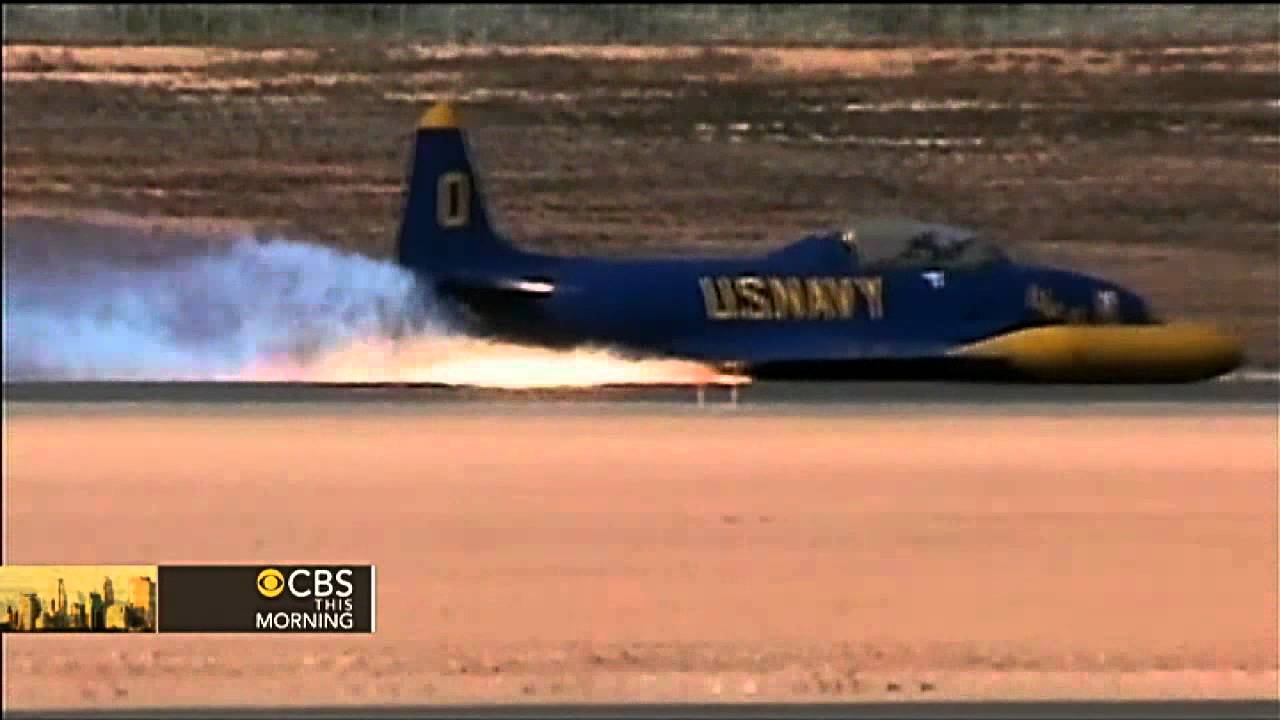 Plane makes perfect belly landing - YouTube