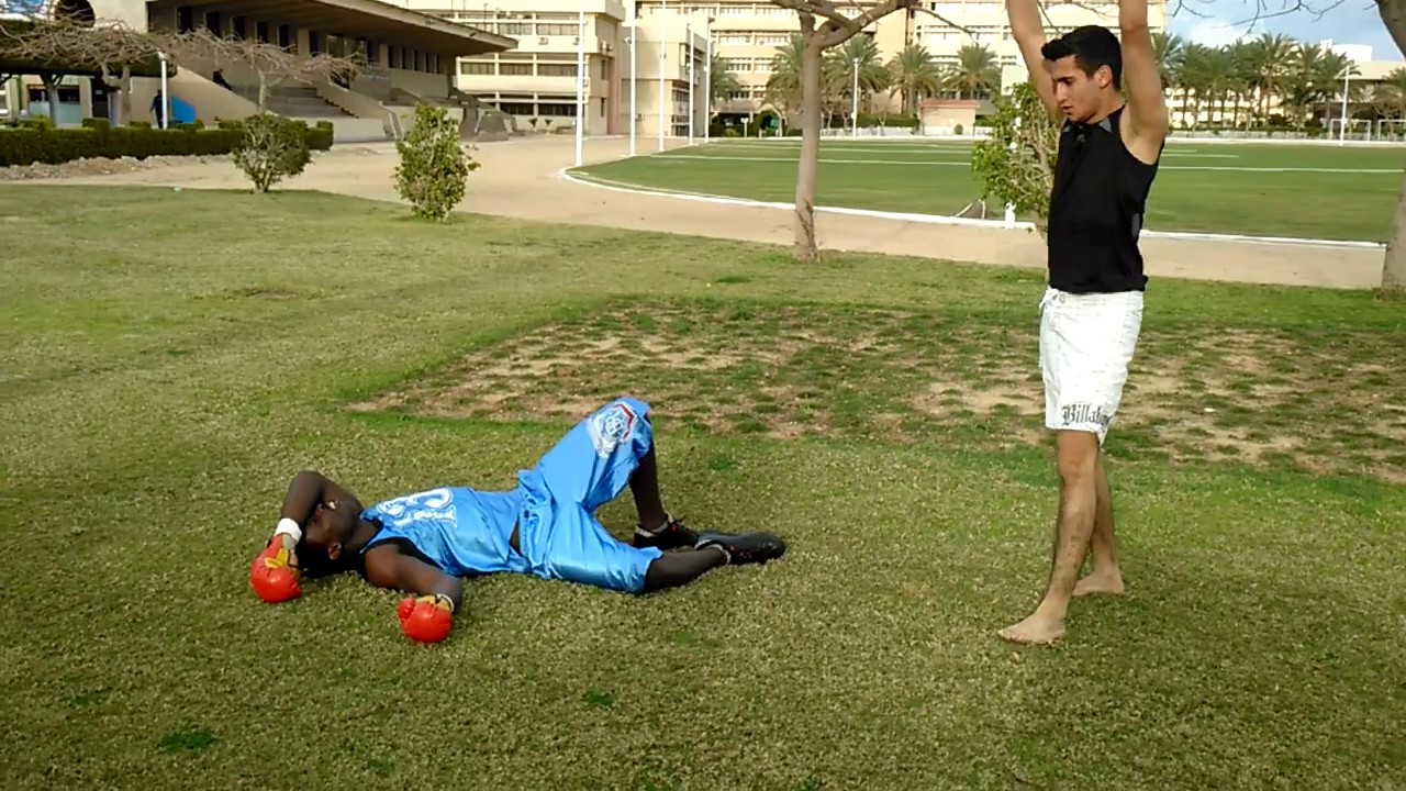 145 pound mma fighter vs 220 pound bodybuilder. (2014) - YouTube