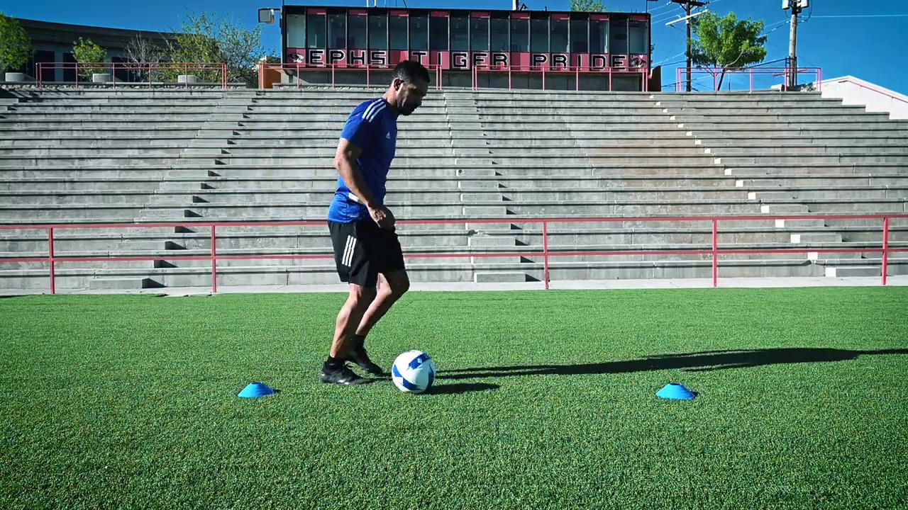 FCP Figure-8 Dribble Inside Outside Single Foot - YouTube