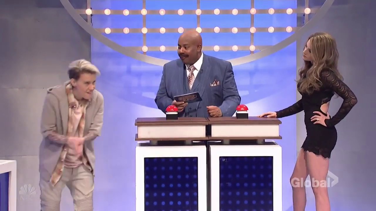 Kristen Stewart hot legs - SNL (S42E13) - YouTube