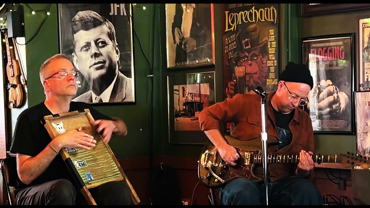 Upclose @*Mikkel Bee & Mike Munson Duo*/ Singing Thr BLuES - YouTube