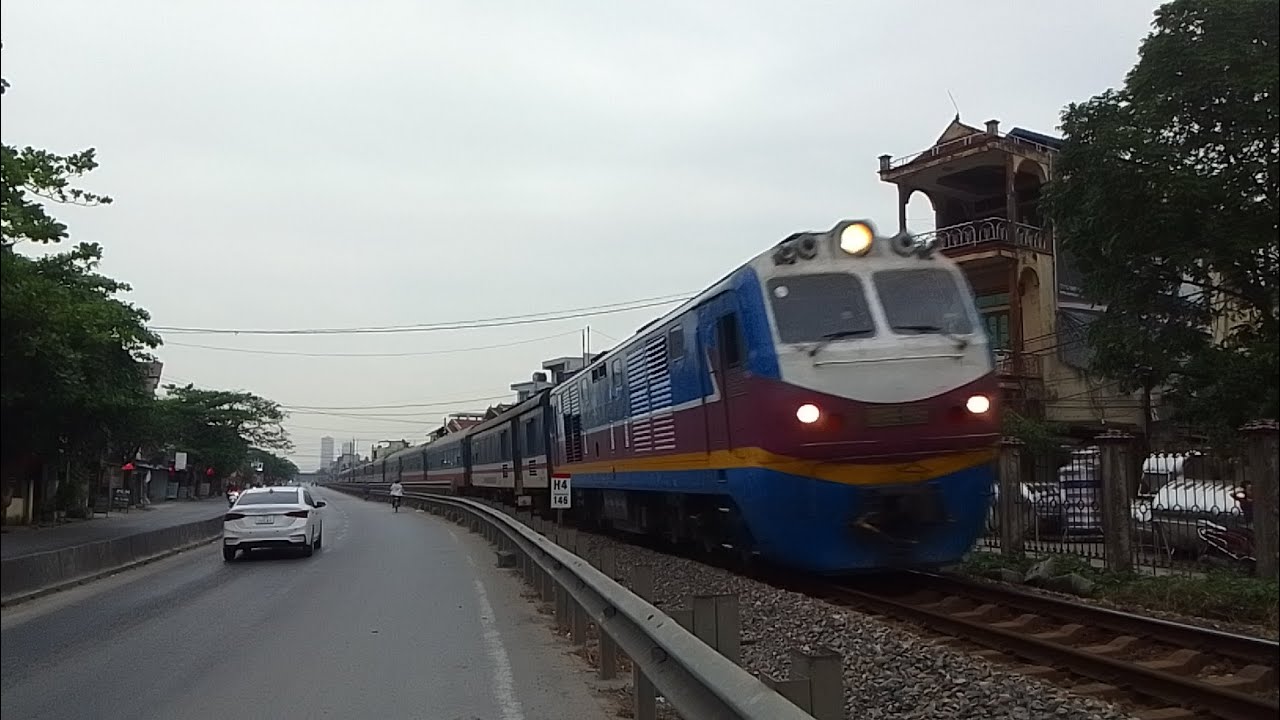 [1724] D19E-945 kéo tàu khách SSE8 trễ 10' | Lộc Hoà, Chắn Lương Xá (17 ...