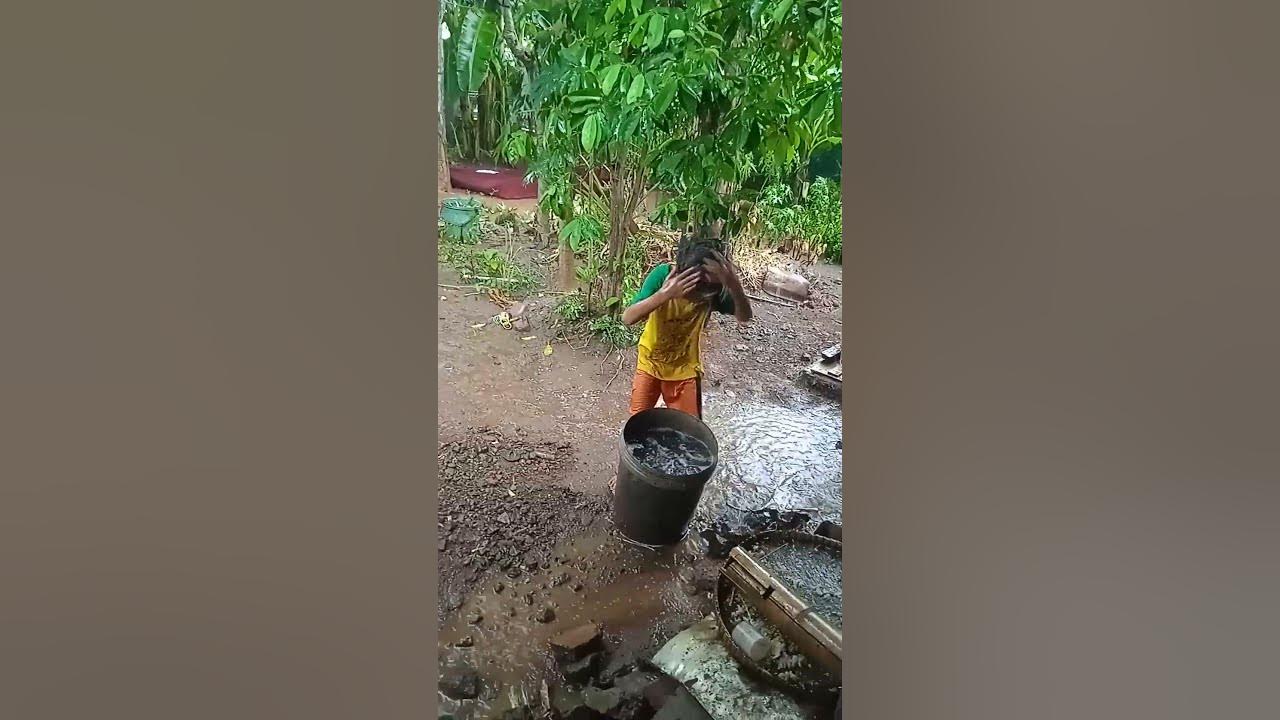 Wifqi hujan-hujanan - YouTube