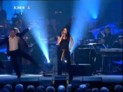 Melanie C Next Best Superstar (Dancing spice) Live! - YouTube