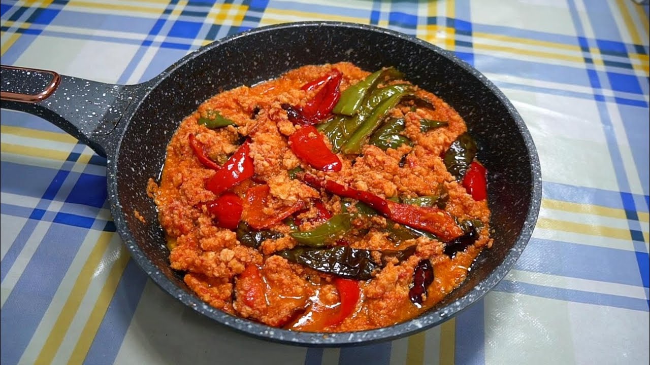 Sekreti i fërgesës tradicionale me gjizë, speca dhe domate - YouTube