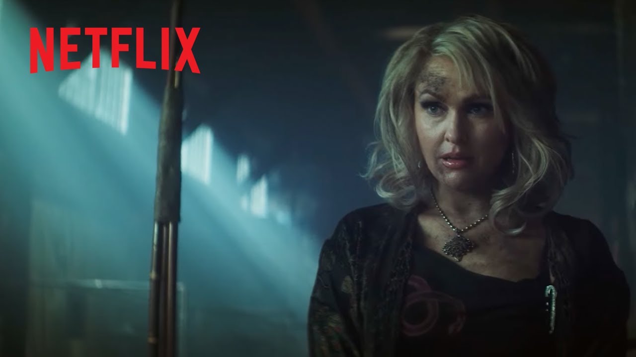 The Cat King vs Esther the Witch | Dead Boy Detectives | Netflix - YouTube