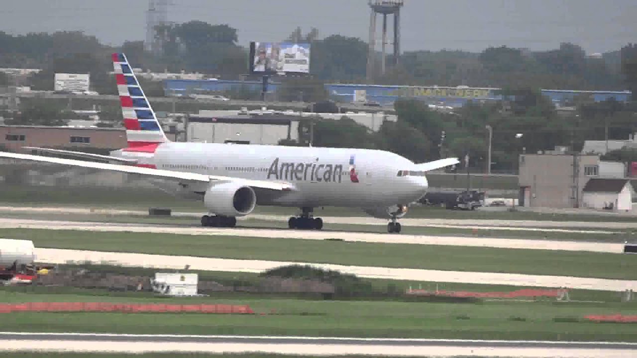 New American Airlines Boeing 777-200 Takeoff 14L / Close-Up -- Chicago ...