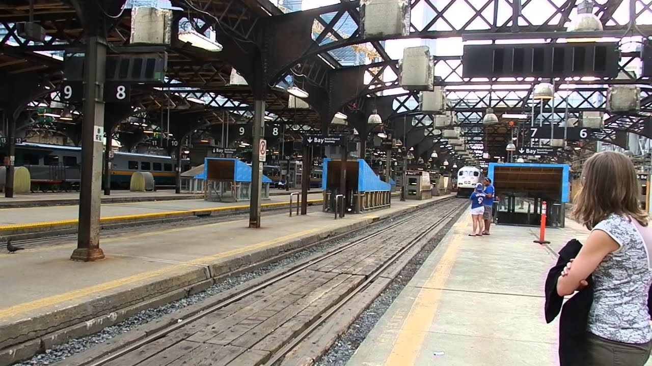 go-transit-richmond-hill-train-arriving-at-union-youtube