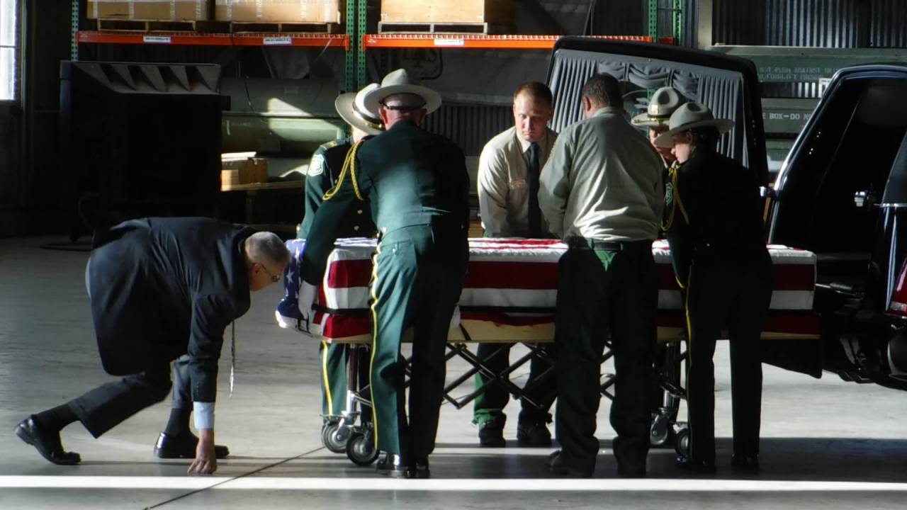 Ian Howard USFS honor guard at Redding CA airport, Aug 2016 - YouTube
