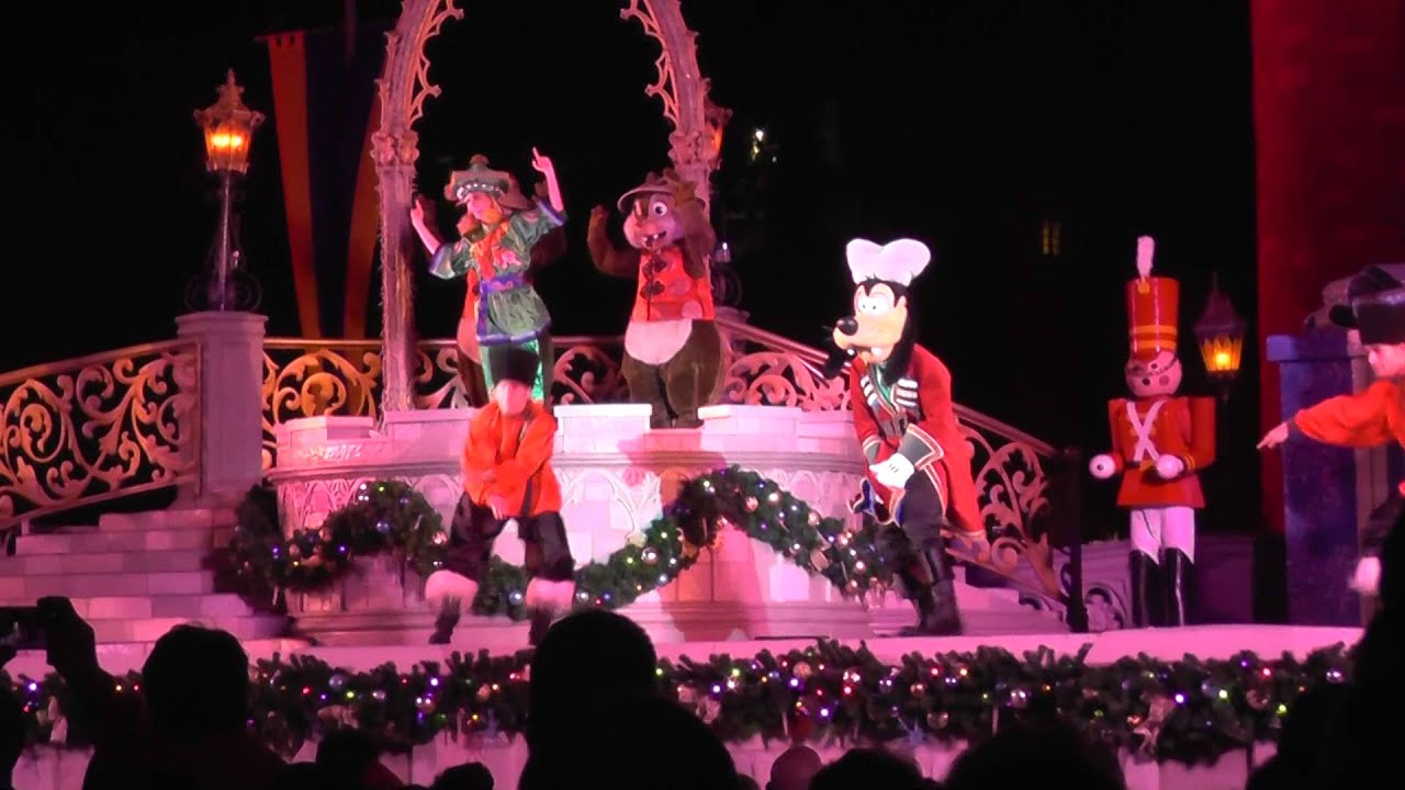 WDW Magic Kingdom_Celebrate The Season_Chip and Dale - YouTube
