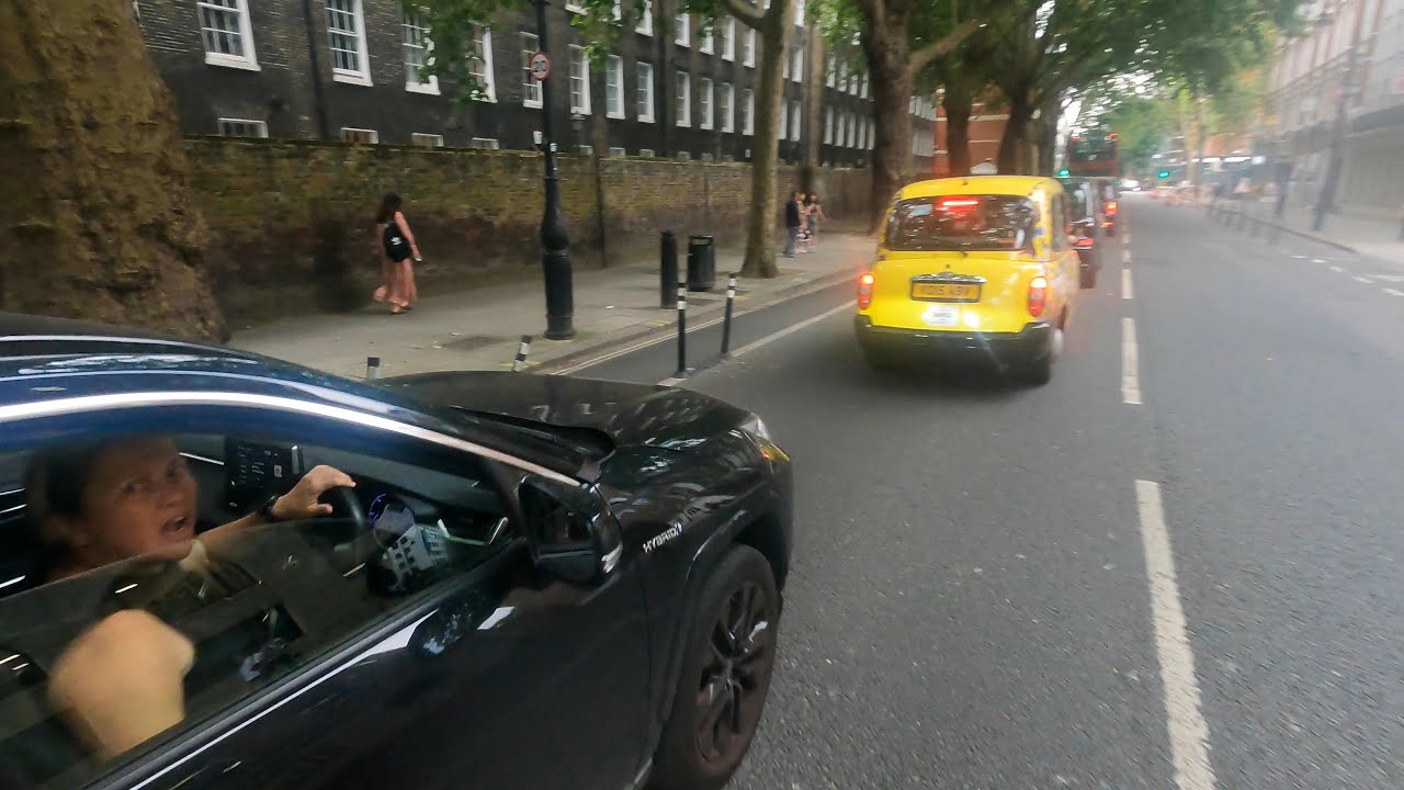 Angry driver logic: let's go nuts at a cyclist not holding me up - but ...